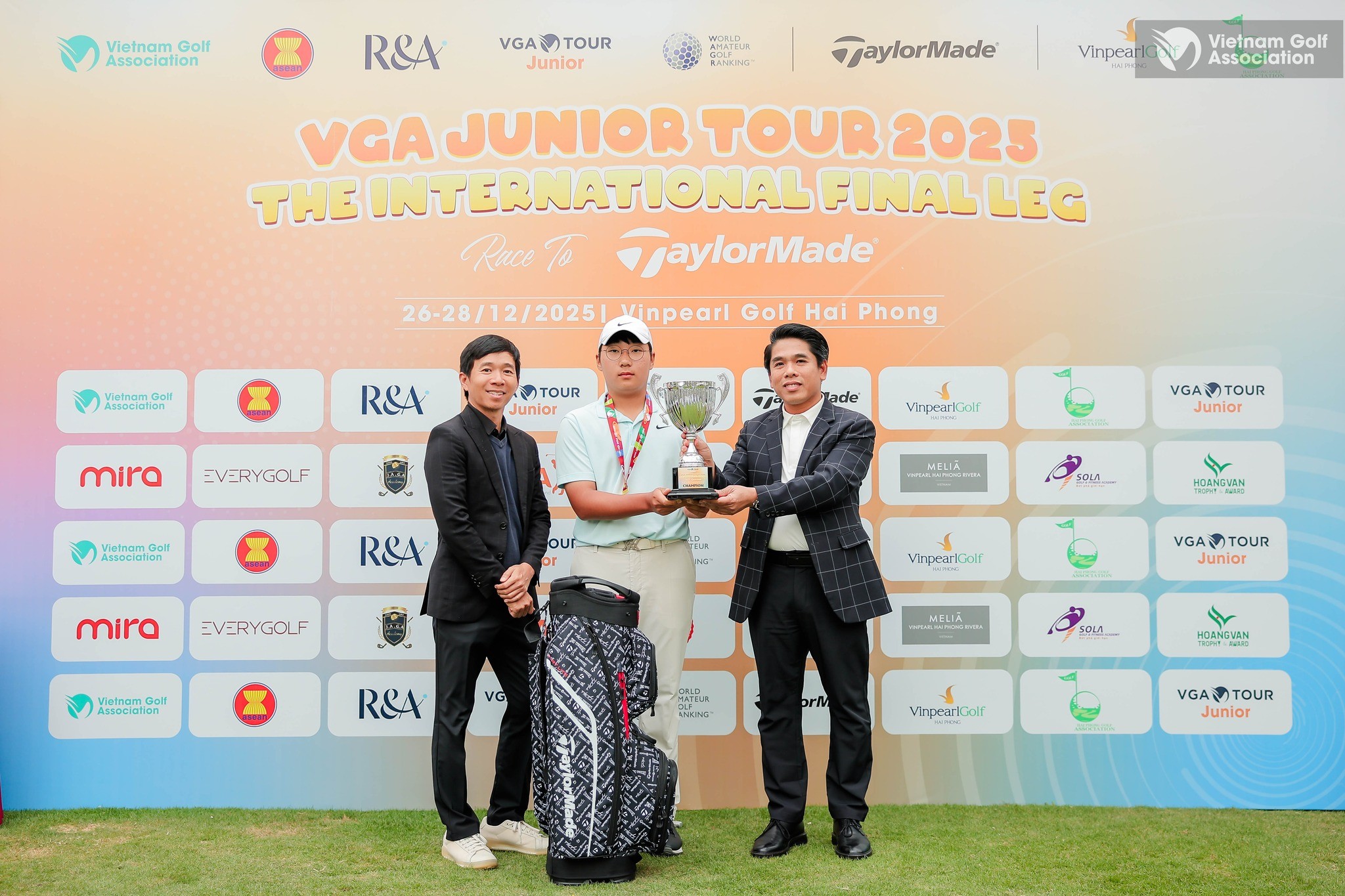Chặng cuối VGA Junior Tour 2025: Golfer trẻ Kim Min Jun lên ngôi vô địch
