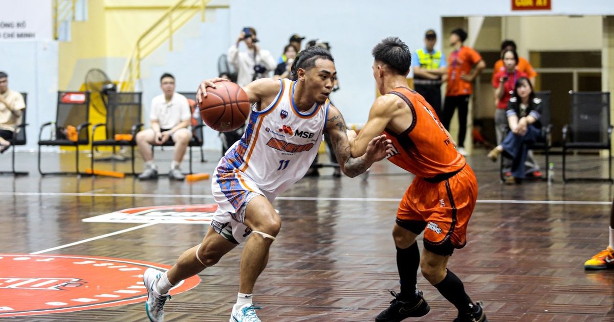 Hanoi Buffaloes vượt khó trận mở màn