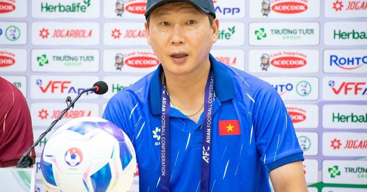 Huấn luyện viên Kim Sang-sik: “Tôi mong Tiến Linh ghi nhiều bàn để ...