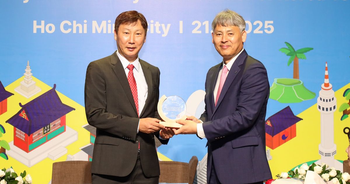 Huấn luyện viên Kim Sang-sik được bổ nhiệm làm Đại sứ danh dự Du lịch ...