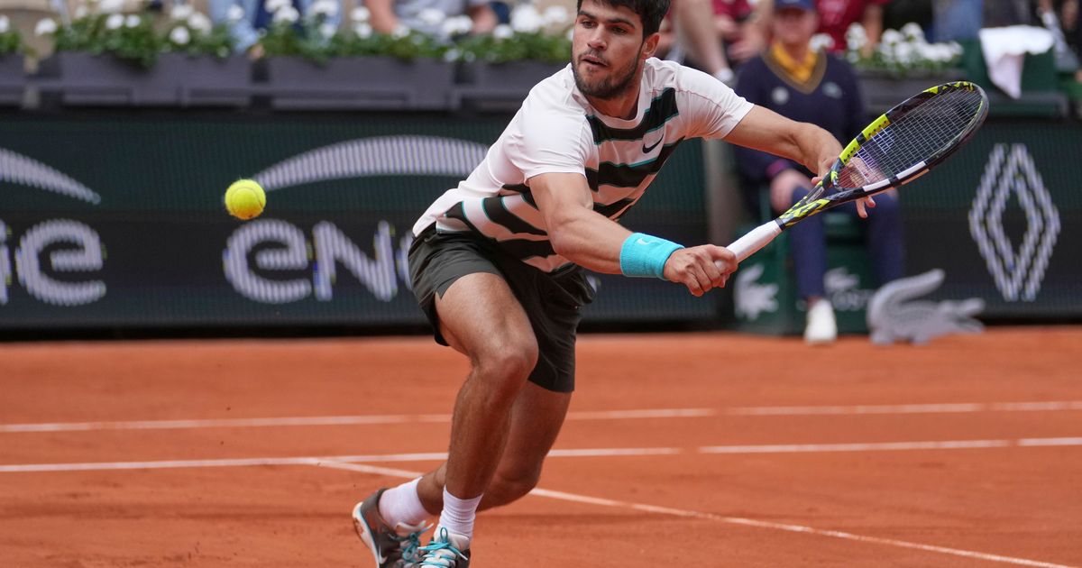 Alcaraz thắng thuyết phục trận mở màn Roland Garros 2025